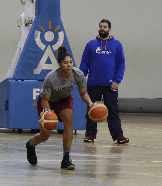 Sandra Moore ya se entrena con el Antuña Adba y hoy llega Ashley Ezeh ...