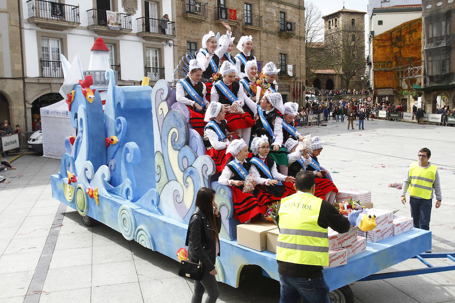 Fotos: Las carrozas del día grande de El Bollo llenan las calles de ...