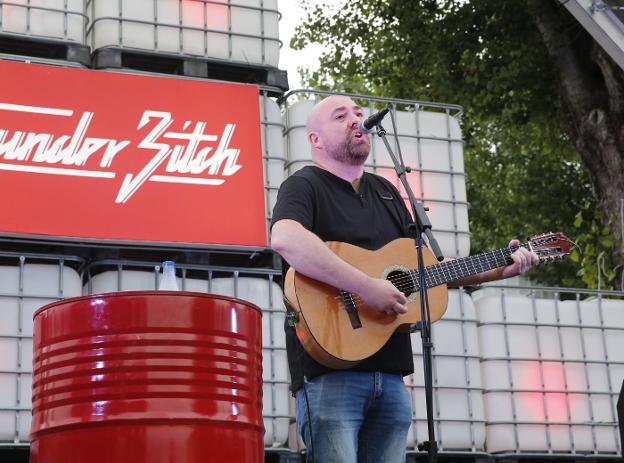 El Chivi abrió el fuego, hoy es el turno de Camela | El Comercio