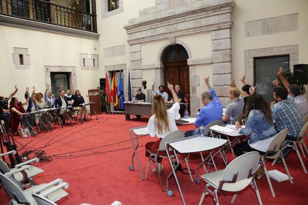 «Han blindado el cuatripartito a base de pasta», critican los ...