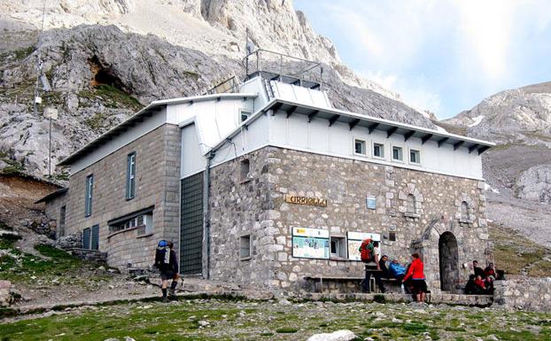 Este verano se podrá acampar en el entorno de los refugios de Picos de ...