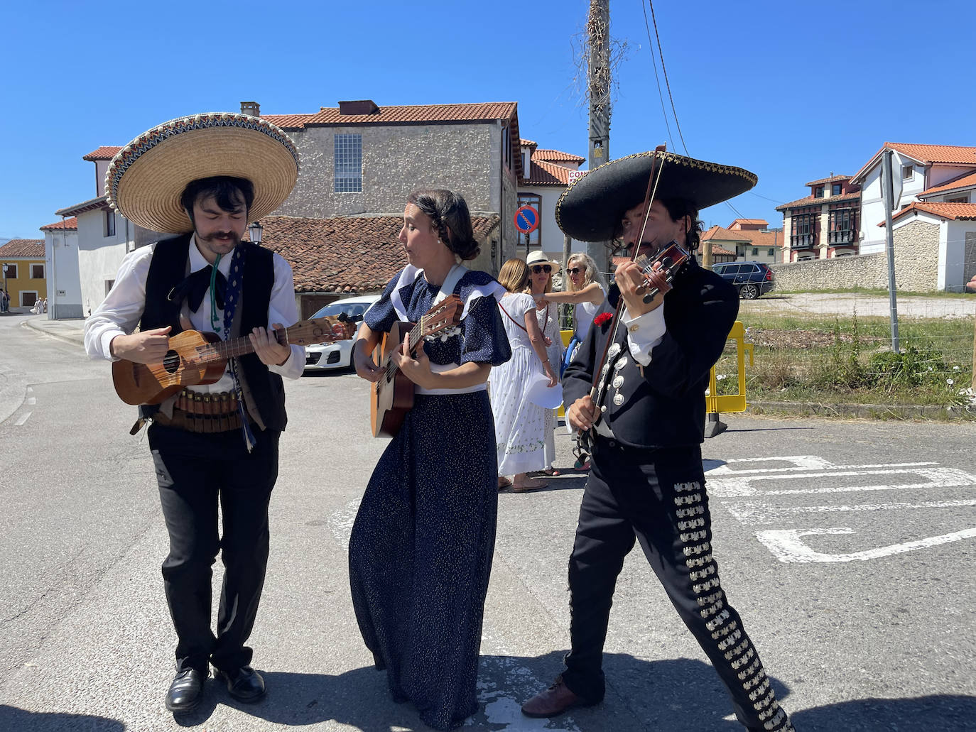 Fotos: El color de México anima la fiesta de los indianos de Colombres ...