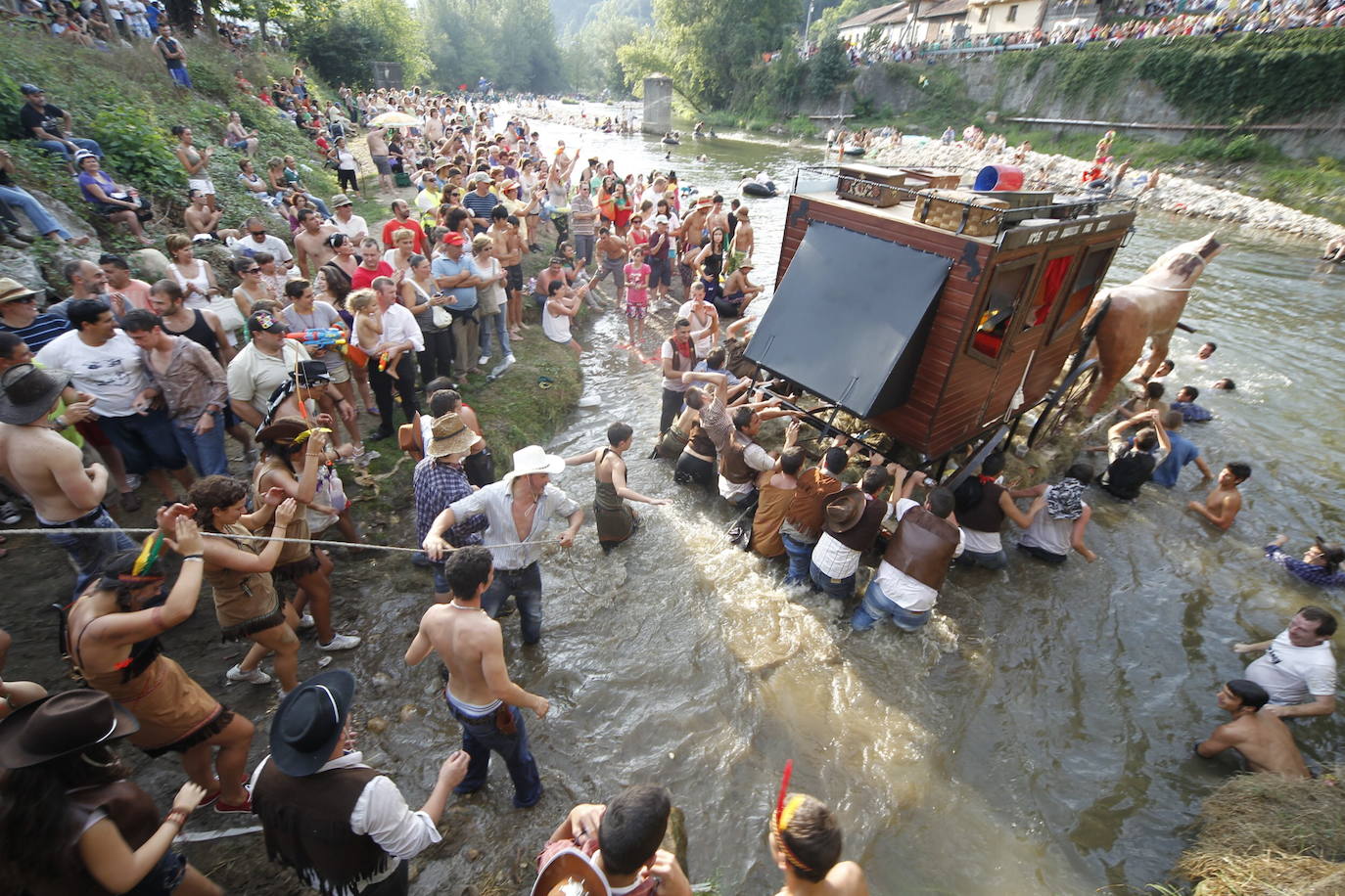 Fotos: Un recorrido visual por la historia del Descenso Folklórico del ...