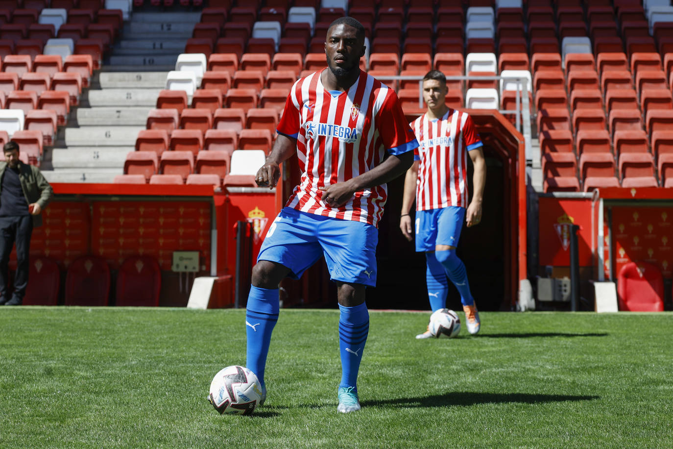 Fotos: Axel Bamba y Uros Milovanovic, últimos fichajes del Sporting ...