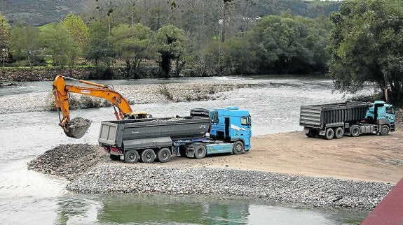La Confederación realizará dragados anuales en el río Cares a su paso ...