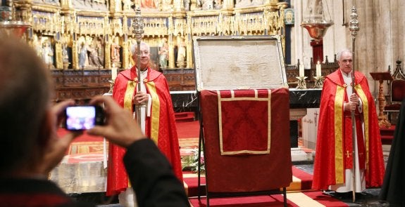 El Santo Sudario se exhibe en la Catedral | El Comercio